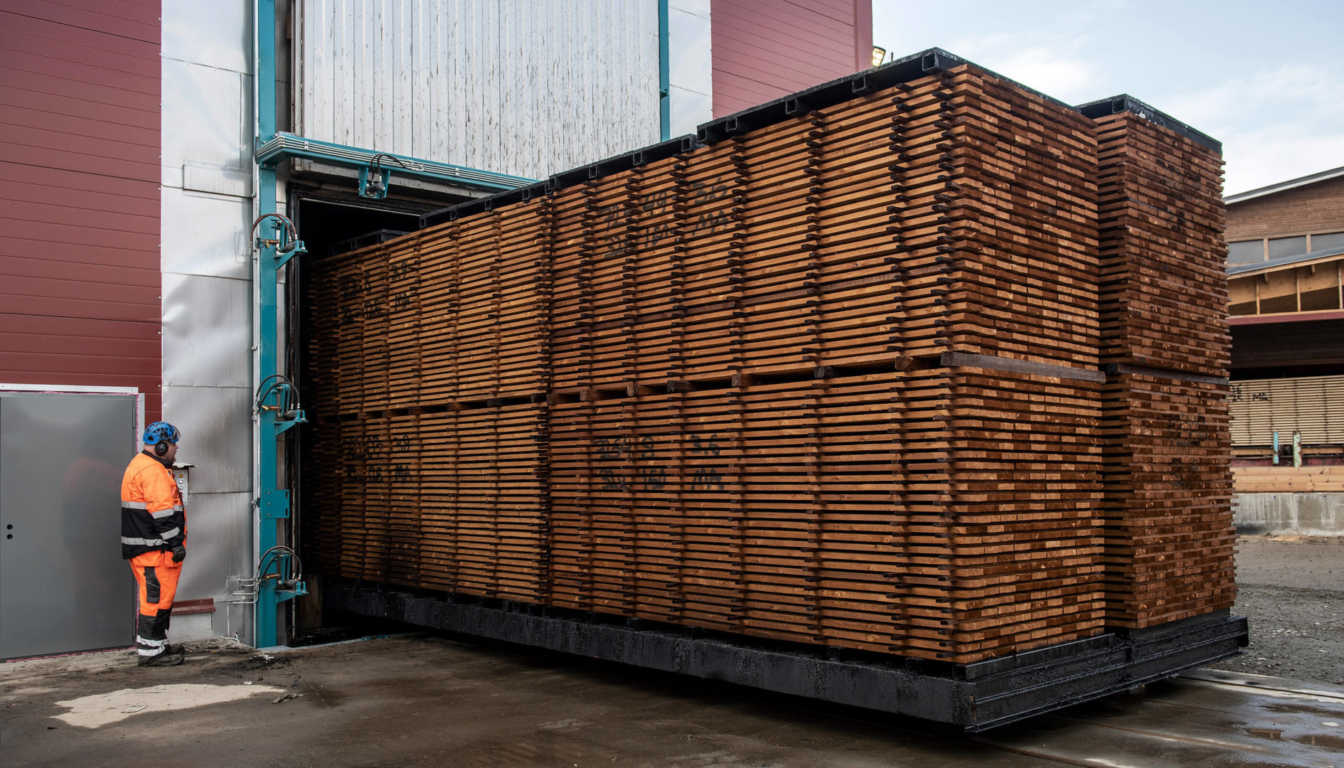 Long-lasting wood solutions for builders - Lunawood