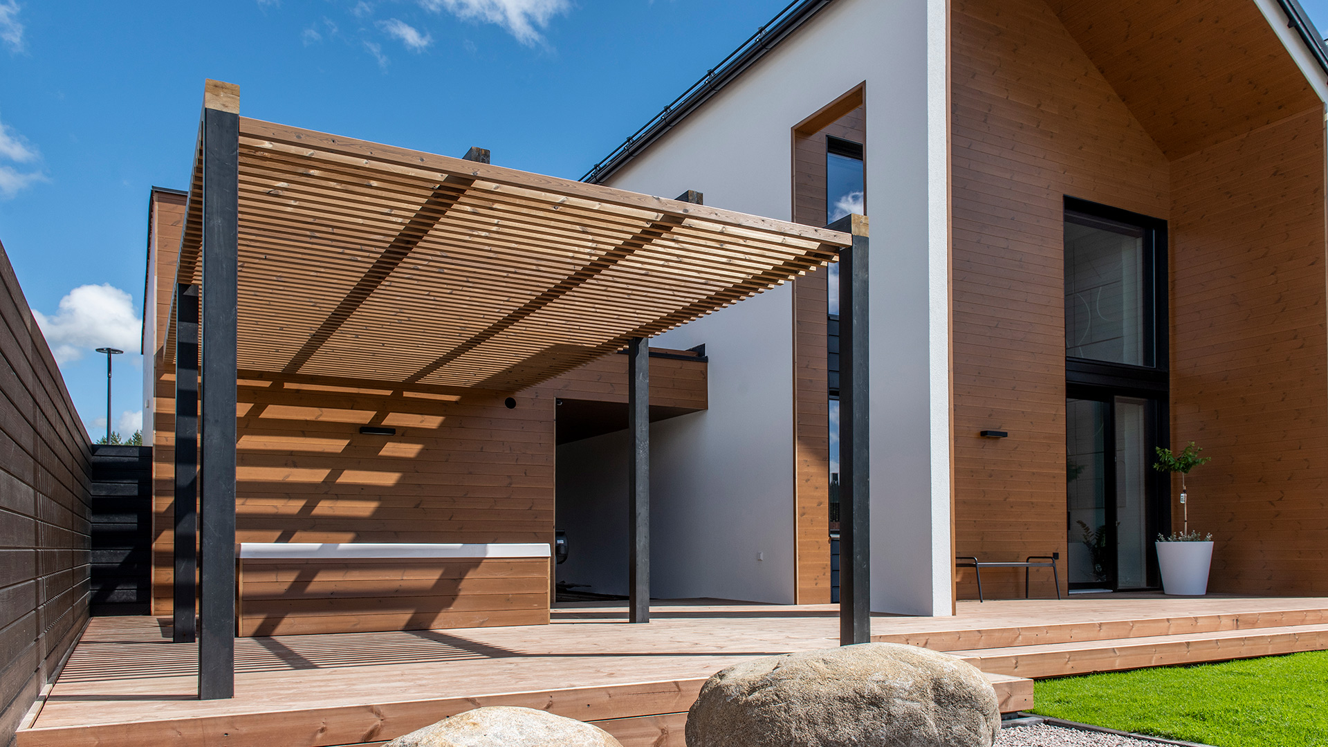 Enhance your outdoor space with Lunawood - Lunawood