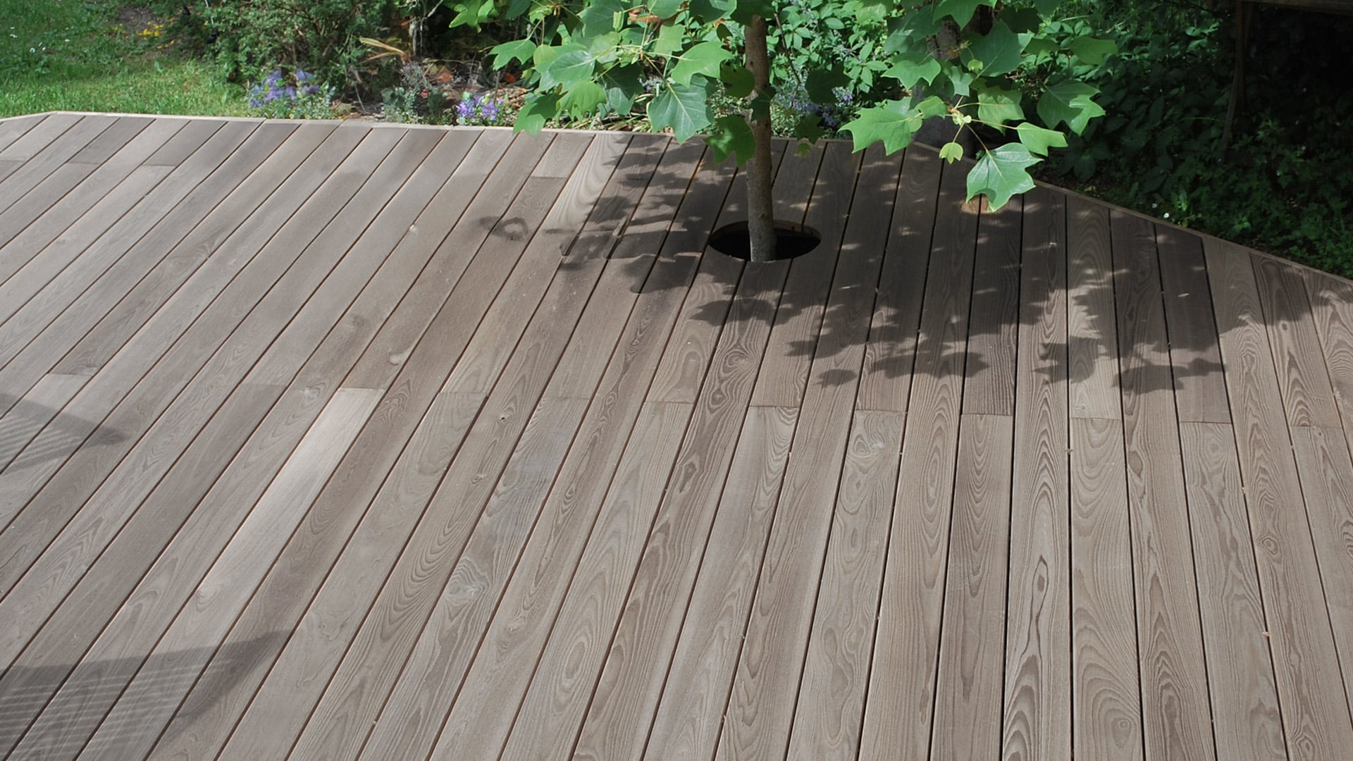 Thermally Modified Ash Decking – A Hardwood That Ages with Grace - Lunawood